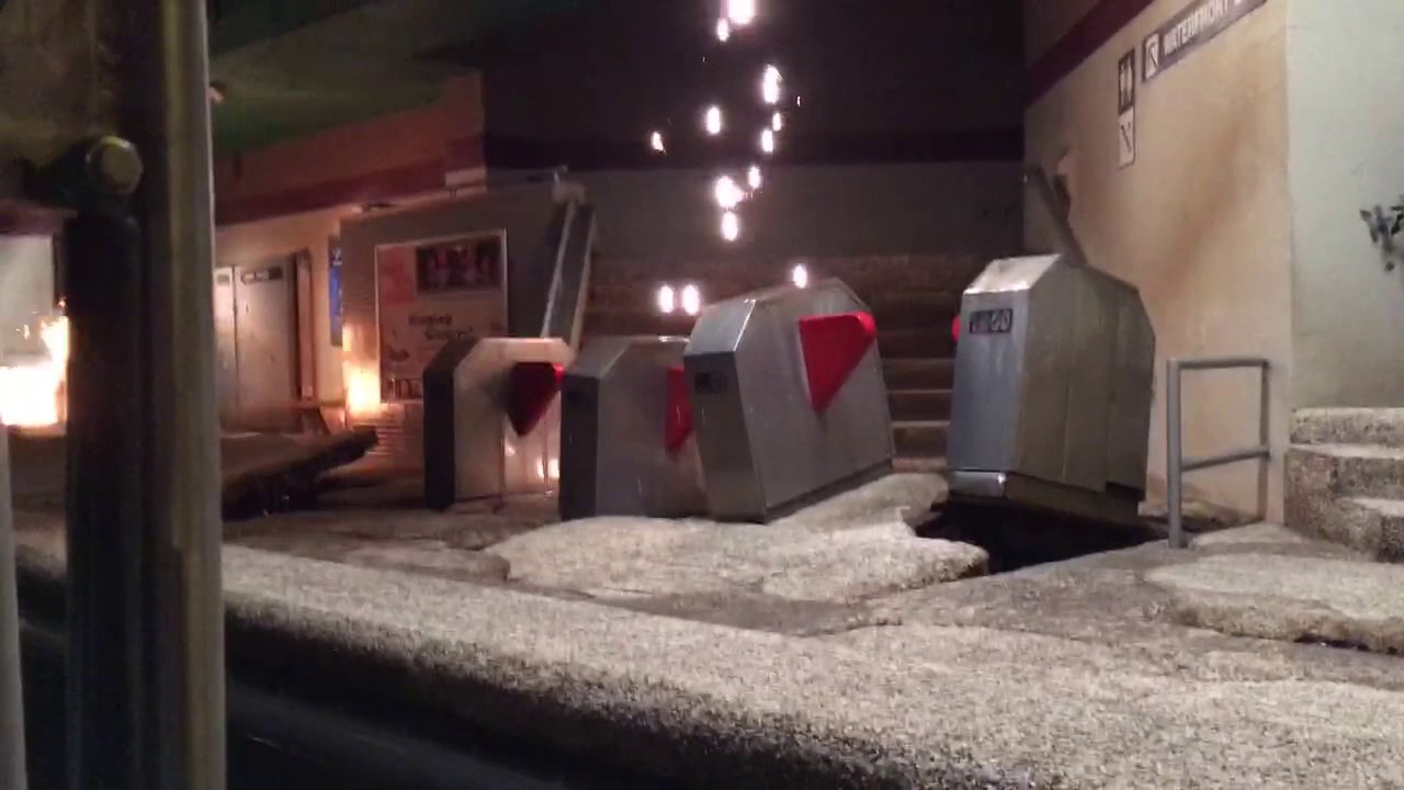 Universal Studios tour tram ride - Earthquake - YouTube