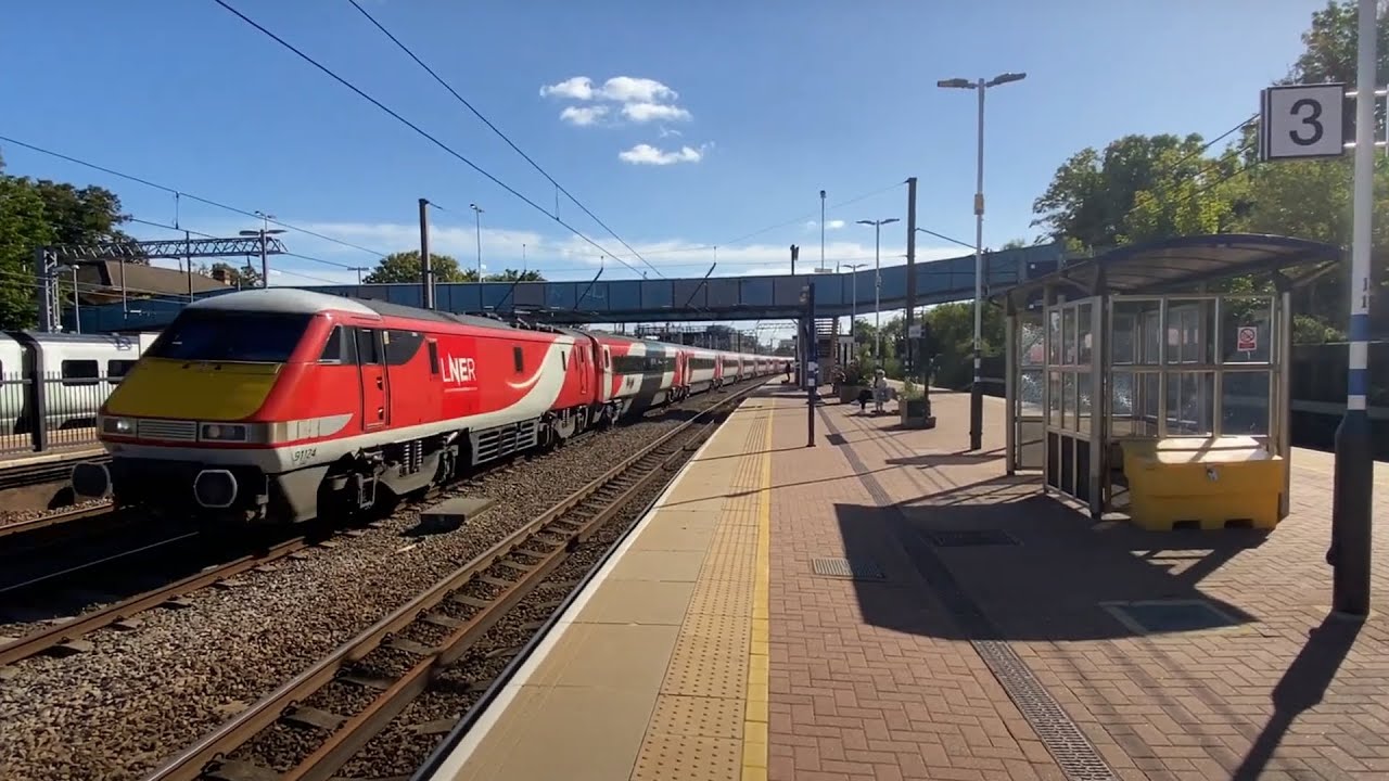LNER MK4 DVT (91124) + (82222) Passes Alexandrea Palace with 2 Tones ...