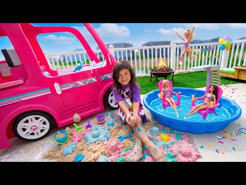 BARBiE CAMPiNG TRiP TO THE LAKE (the MOViE) OAK TAKES HER BARBiES TO COOL LAKE CABiN