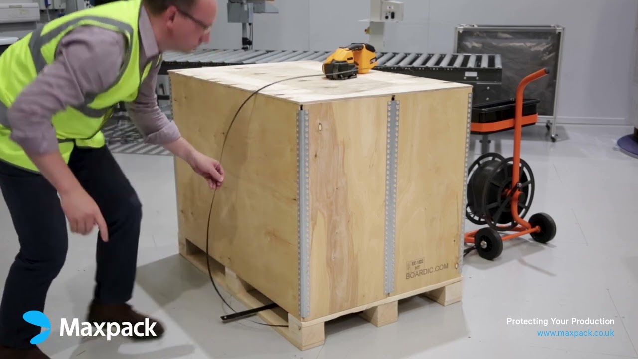 Plastic Reel Hand Strapping & STB71 Semi-Auto Strapping Machine - YouTube