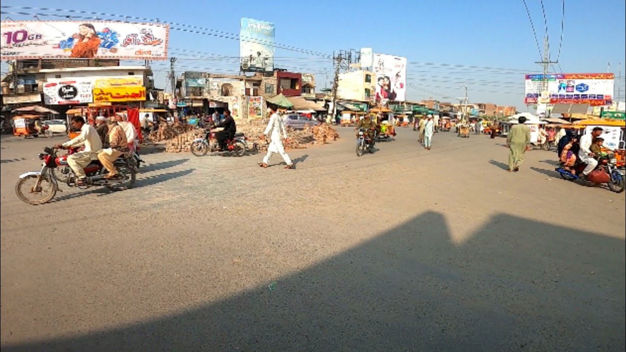 Walking In Jhang Around Ayub Chowk @EastWalks - YouTube