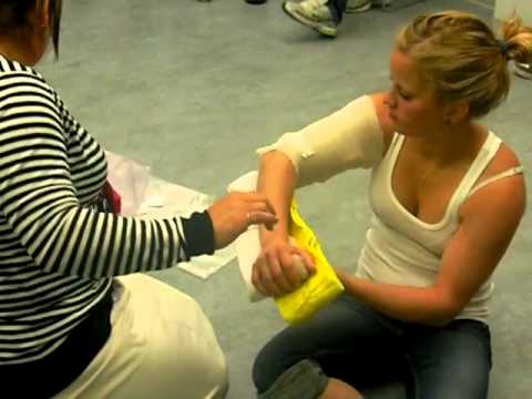 Pillow splint for foot - YouTube