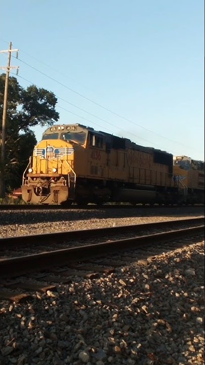 GECX #4569!!! UP #4136 leads a happy WB UP manifest out of Livonia, Louisiana!!!! - YouTube