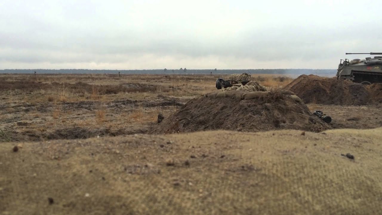 Rare footage of British army firing NLAW on exercise in poland - YouTube
