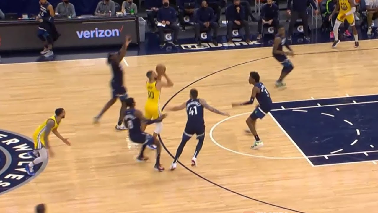 Steph Curry drains it with four defenders around him👀 - YouTube