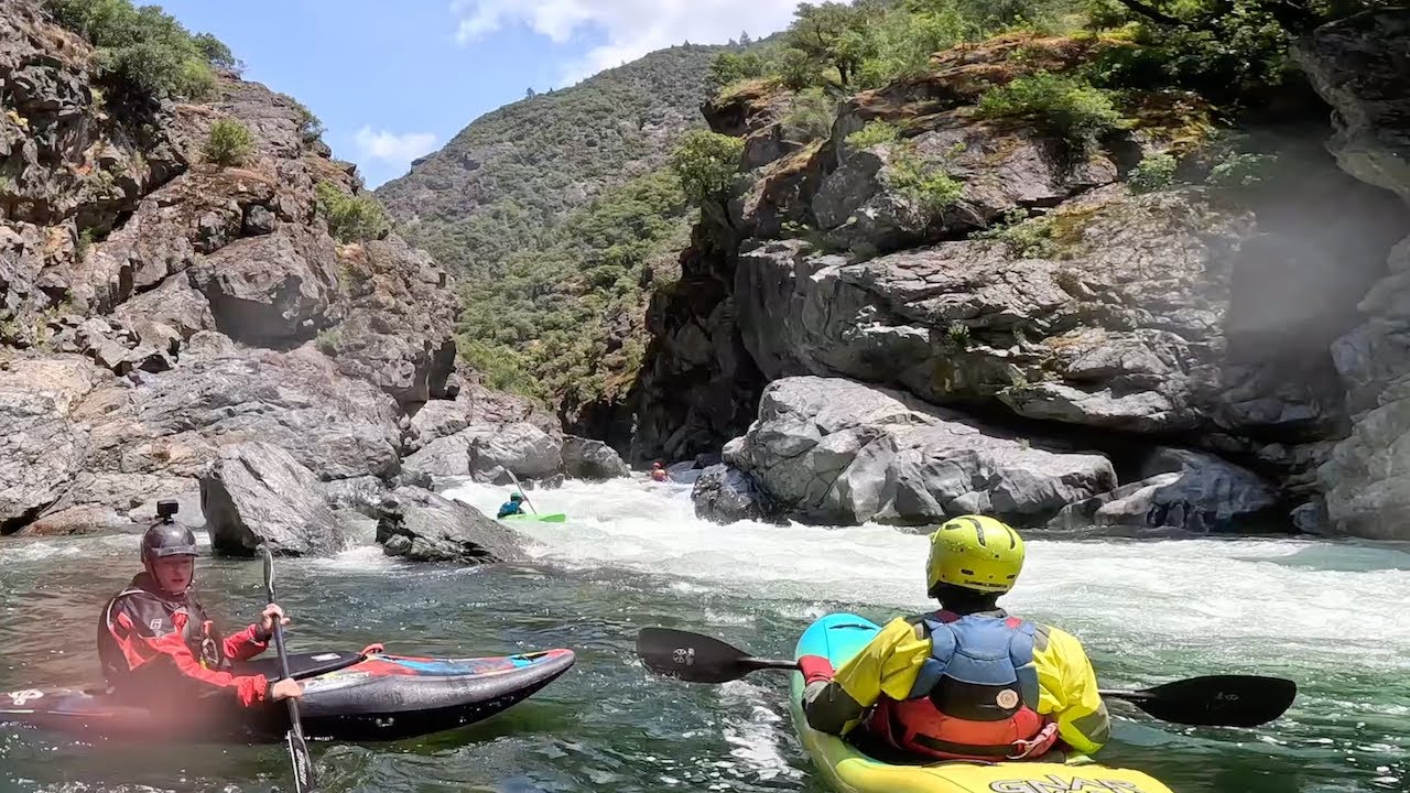 Giant Gap Kayaking - 1000 CFS - YouTube