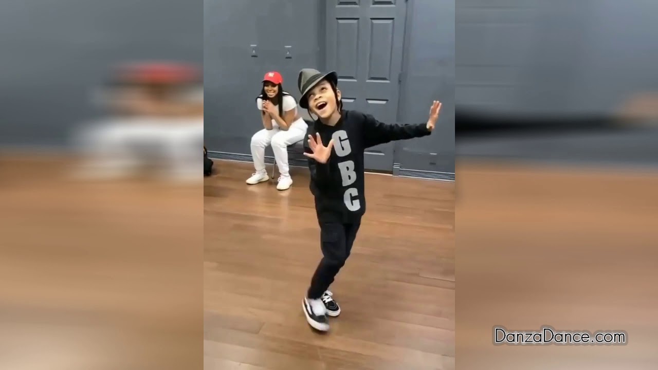 🤩 GENE KELLY & MICHAEL JACKSON 🎵 in 1 young talent - YouTube