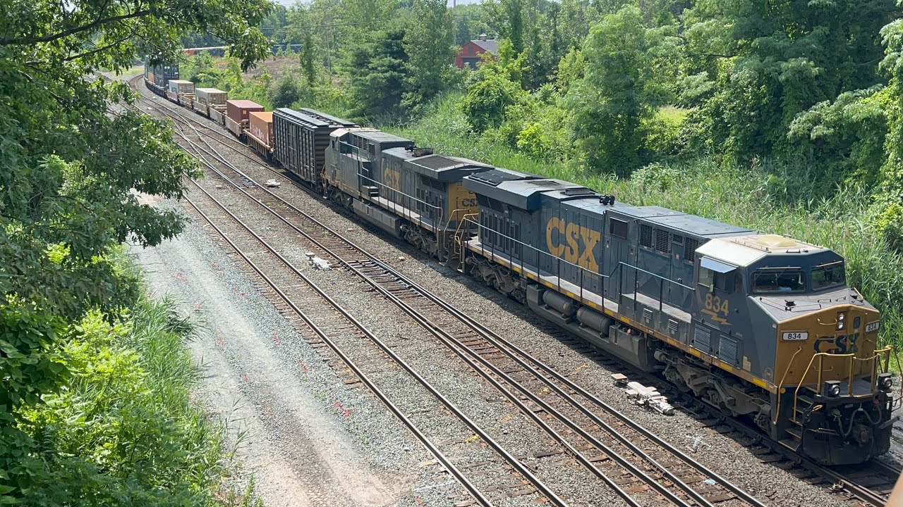 Jill’s Geometry Boxcar is SOLAR POWERED 🤪as a Huge I003 S. Kearney-Bed ...