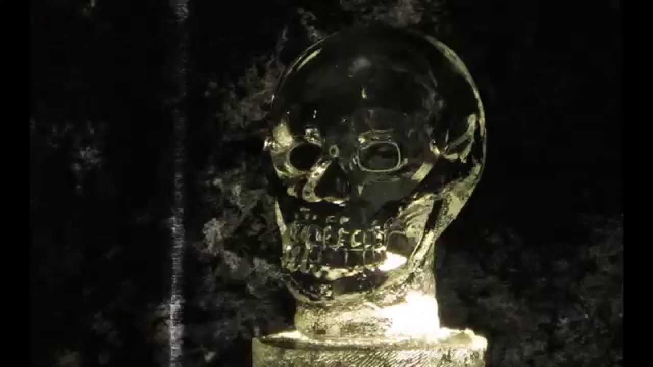 Skull Ice Carving Timelapse...in the dark - YouTube
