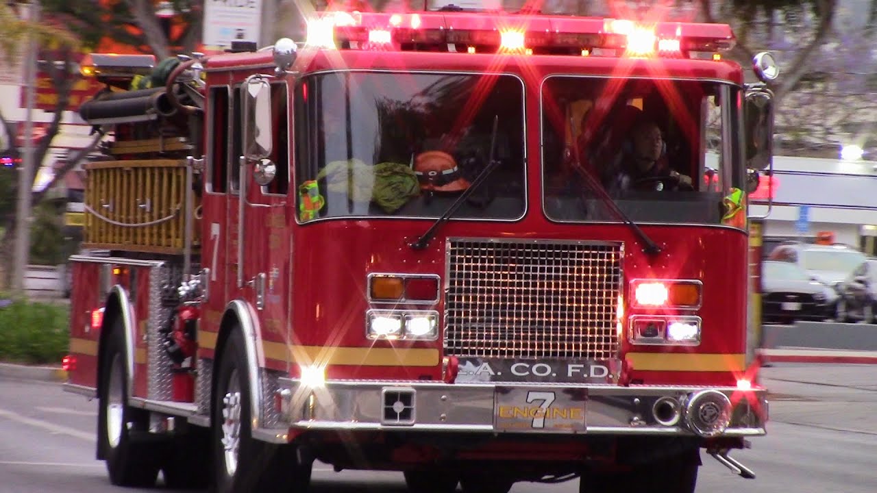 LACoFD Engine 7 Responding - YouTube