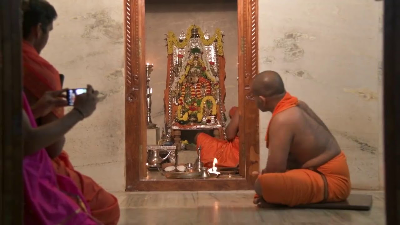 Mahapooja to Samsthana Devaru by Sri Vidya Prasana Theertha - YouTube
