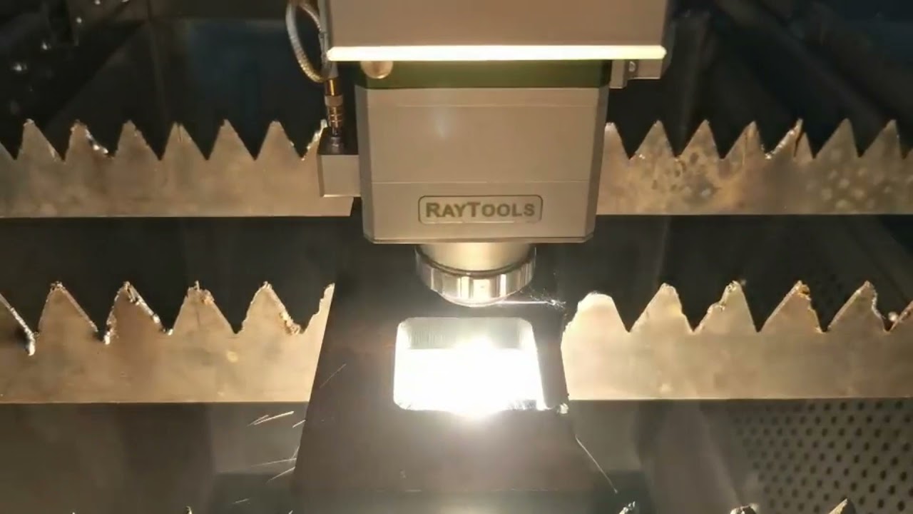 3000W OREE Fiber Laser Metal Cutting 1500x3000 CNC CAT - YouTube