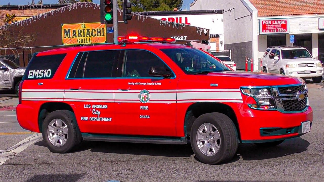 LAFD EMS 10 & Engine 88 Responding - YouTube