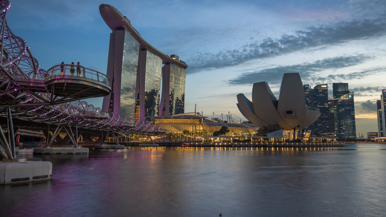 Day to Night, Marina Bay 4K wm - YouTube