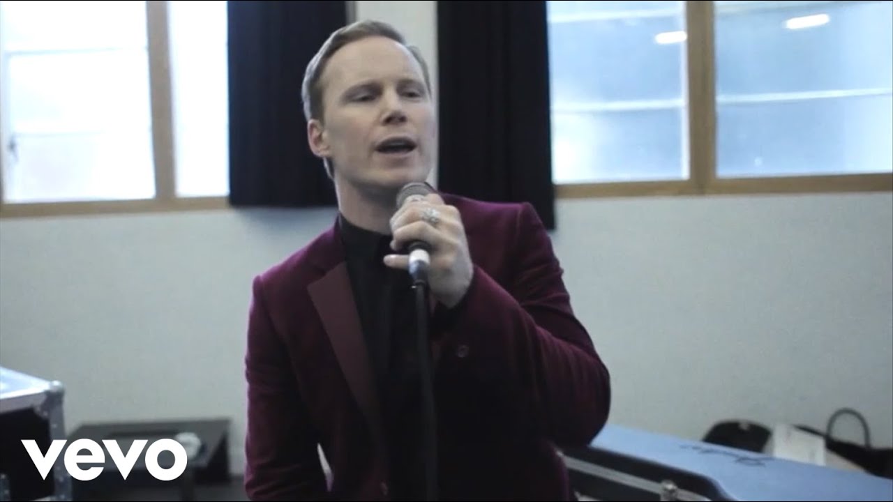 Thom Cross - Standing on the Edge of the World (live) - YouTube