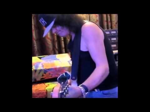 Former DIO and Rainbow bassist Jimmy Bain dead at 68 ... - YouTube