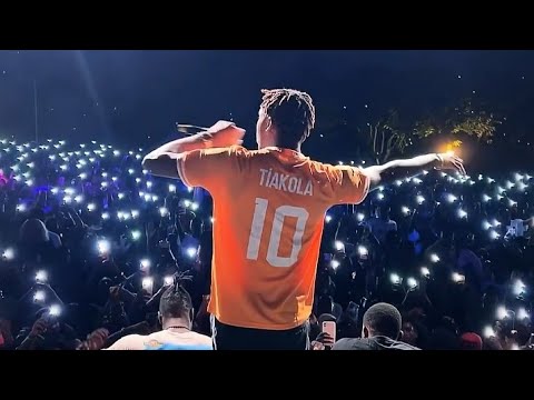 Tiakola assure le concert de l'année à Abidjan🇨🇮 | 24.12.2022 - YouTube