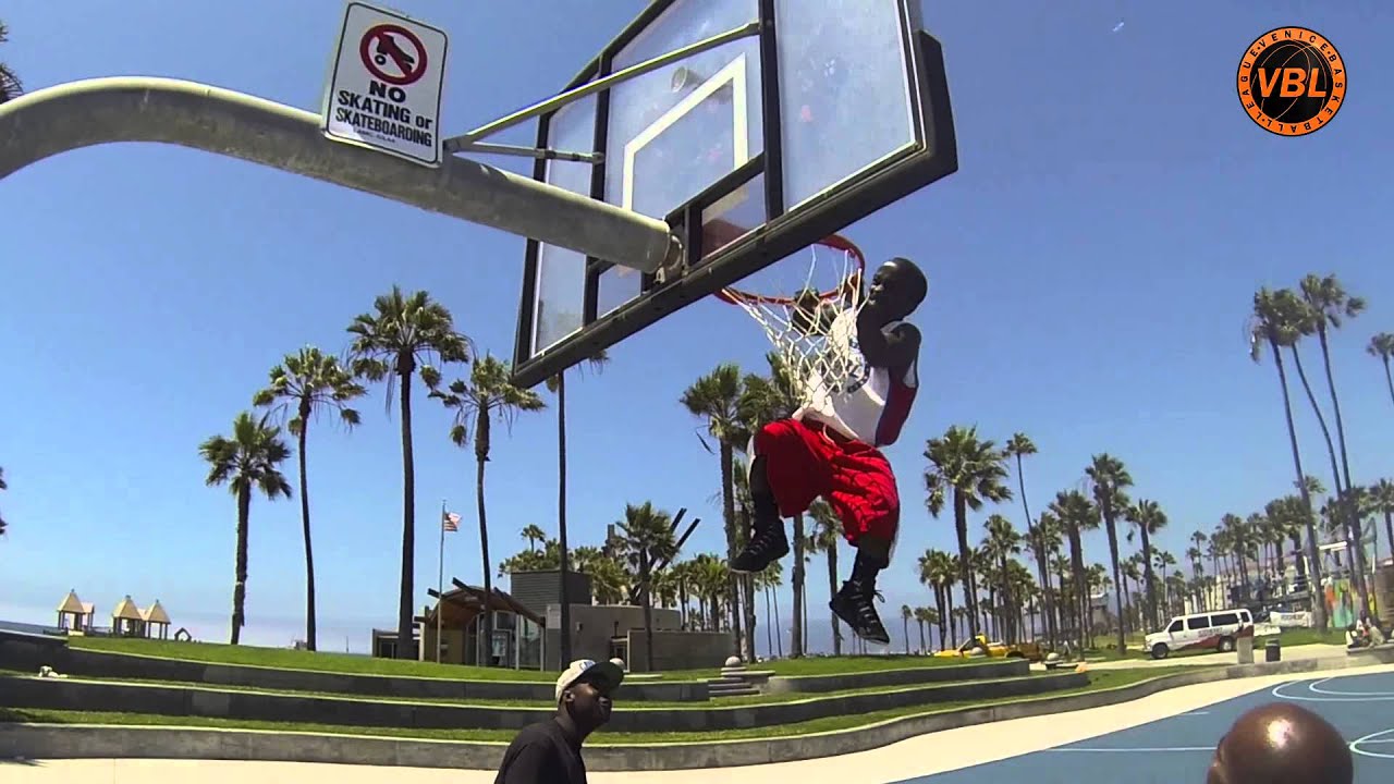 Mani Love Slam Dunk! Who said LP's can't dunk? 75 inch vert ... Must ...