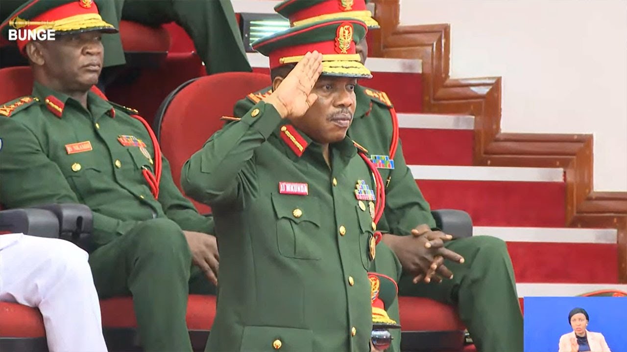 TAZAMA SHANGWE LA WABUNGE KWA MKUU WA MAJESHI,CDF MKUNDA,MAKAMANDA ...