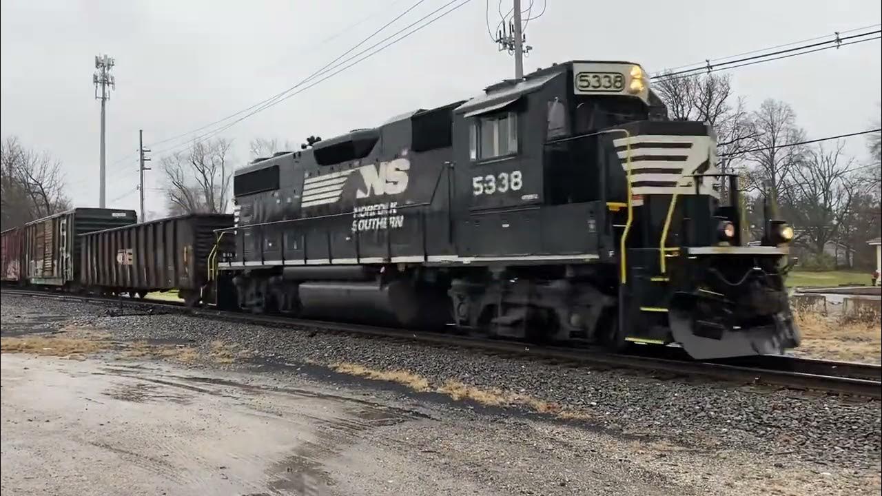 12-8-22: NS D76 at Belleville IL - YouTube