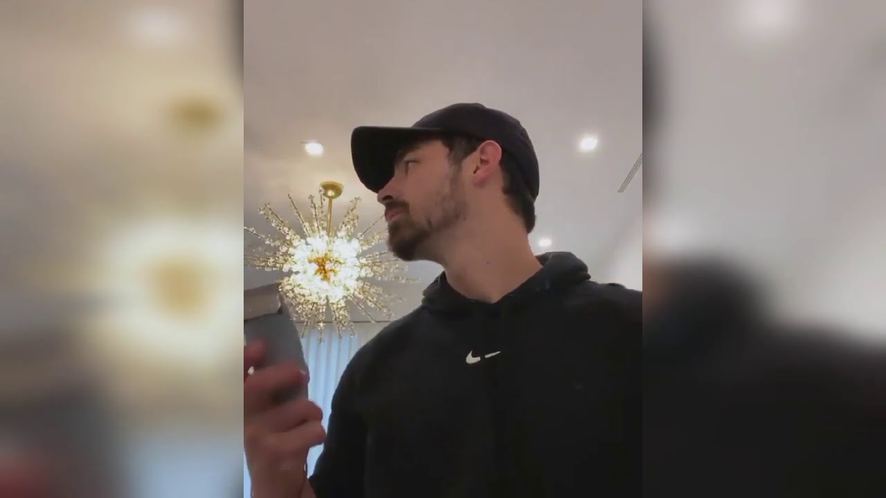 Joe Jonas Shaving His Beard In Quarantine - YouTube