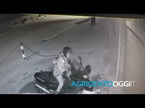 Rubano il TMax sotto casa: il video choc finisce sui social e scoppia la rivolta online