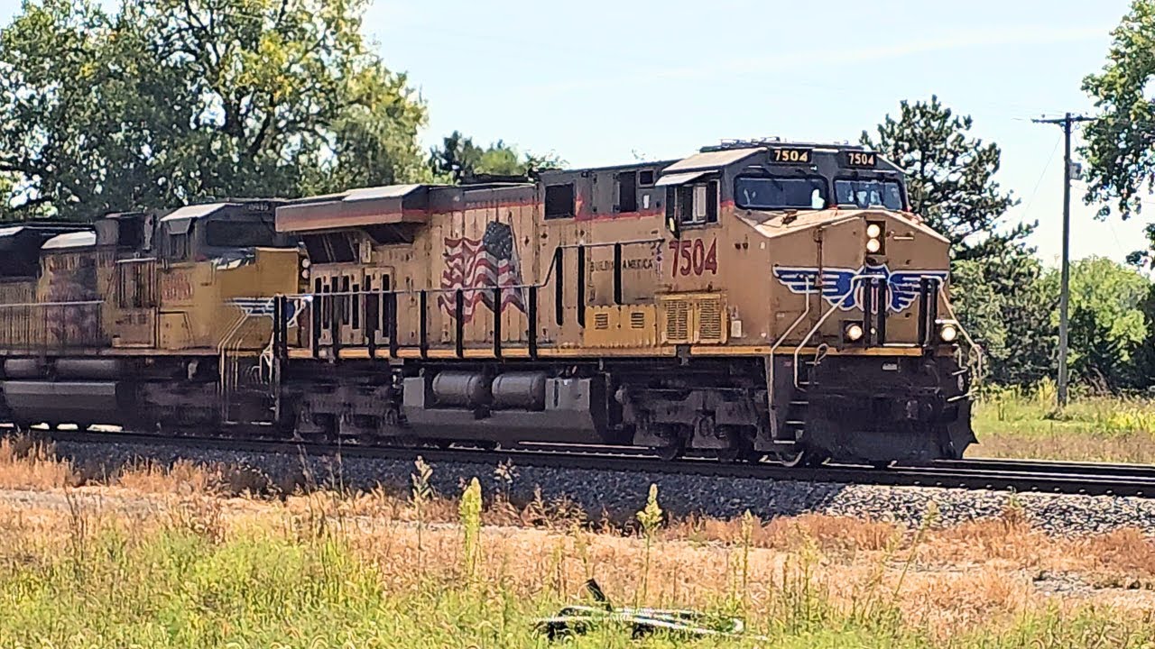 Two UP Freight Trains Meet on the Overland - YouTube