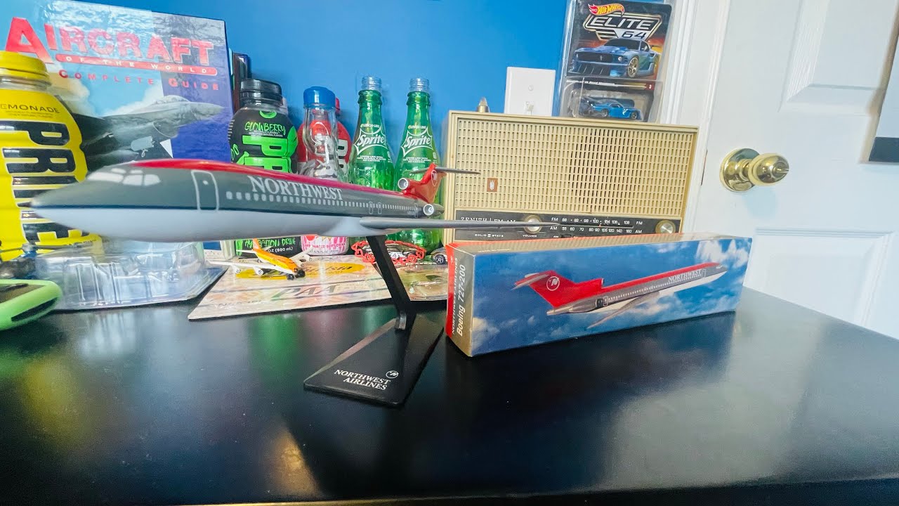 UNBOXING!! | Flight Miniatures 1:200 Scale Plastic Snap-Fit - Boeing ...