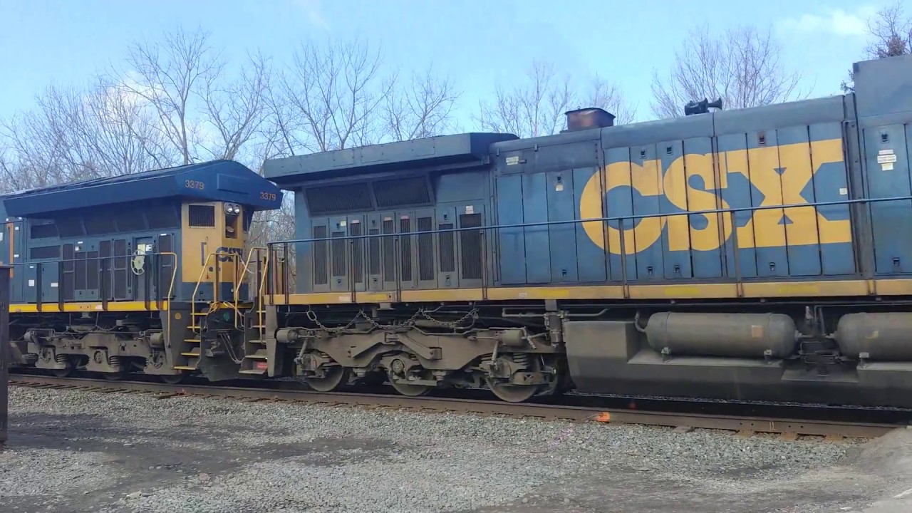 CSXT 295 & 3379 leading Q160 close up @ Dunkirk, NY - YouTube