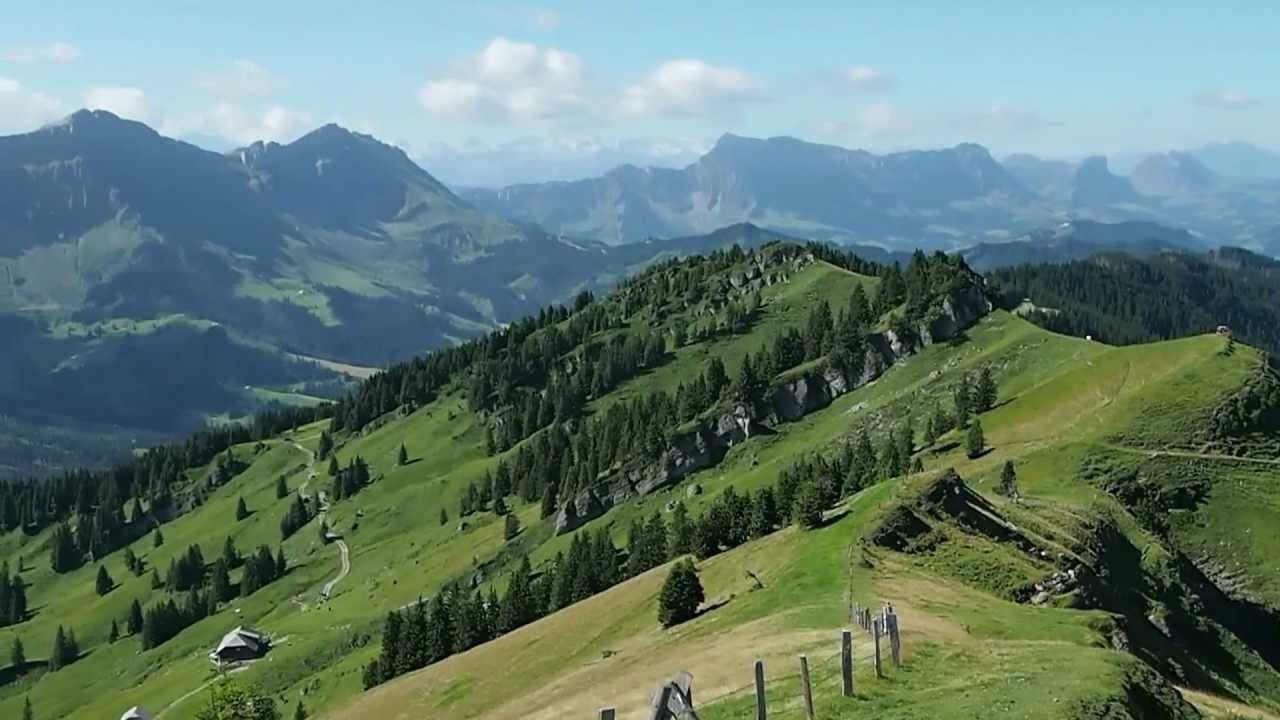 UNESCO Biosphäre Entlebuch - Panoramablick auf dem Beichlen-Gipfel ...
