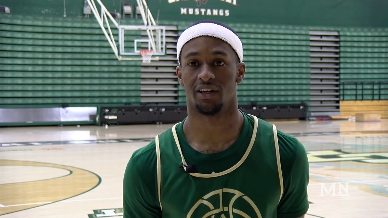 Men's Basketball's Donovan Fields senior profile - YouTube