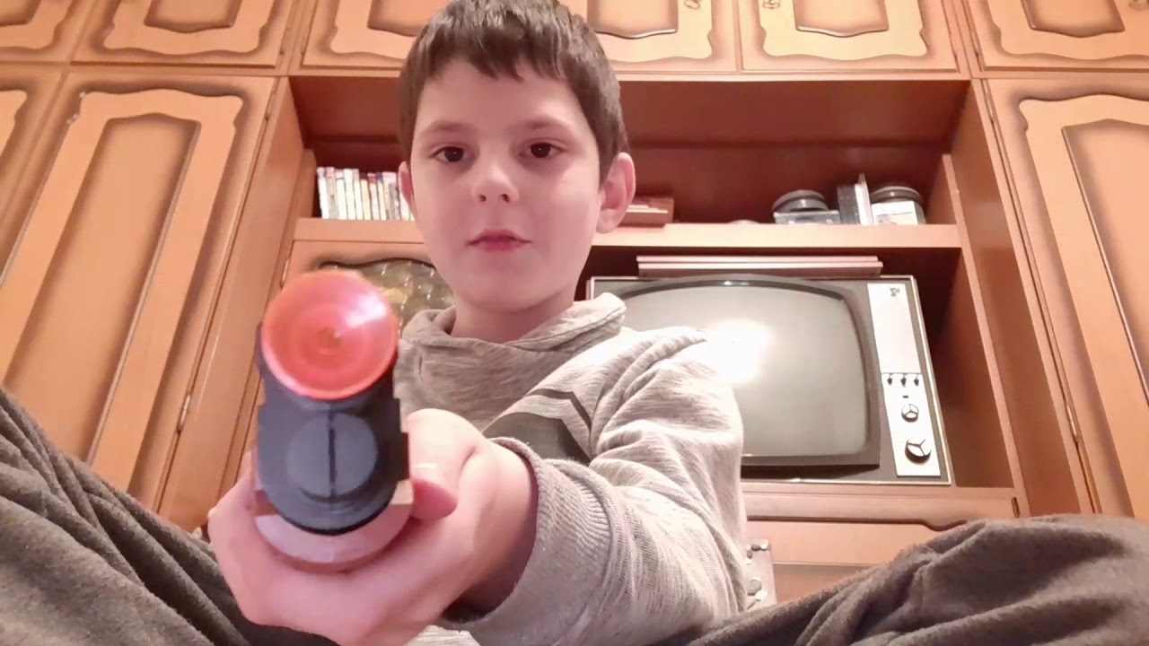 Pucanje iz plastične puške - YouTube
