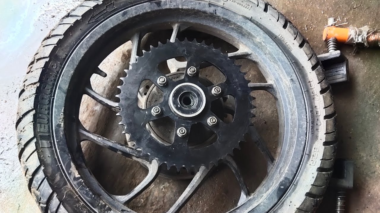 Bajaj Dominar 250 Rolon Brass Chain & Sprocket Kit - YouTube