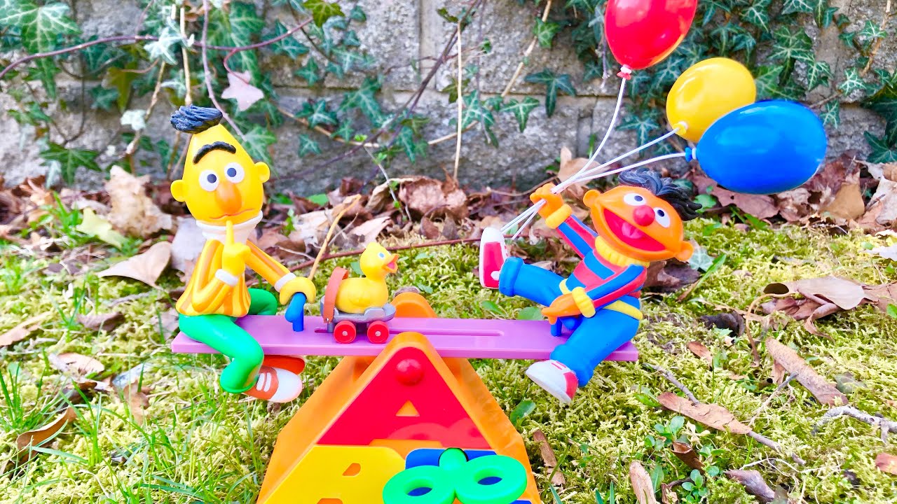 SESAME STREET Wind-Up Teeter Totter Bert and Ernie Musical Toy - YouTube