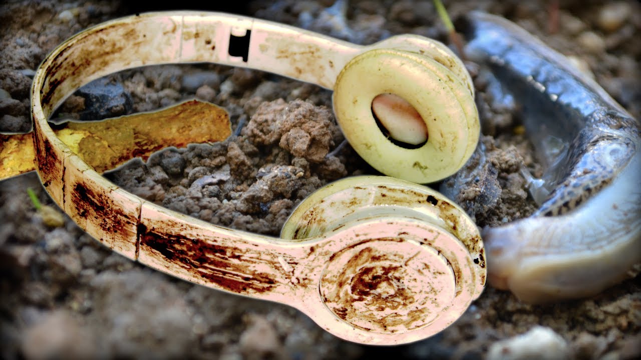 Broken Beats Headphone restoration - YouTube