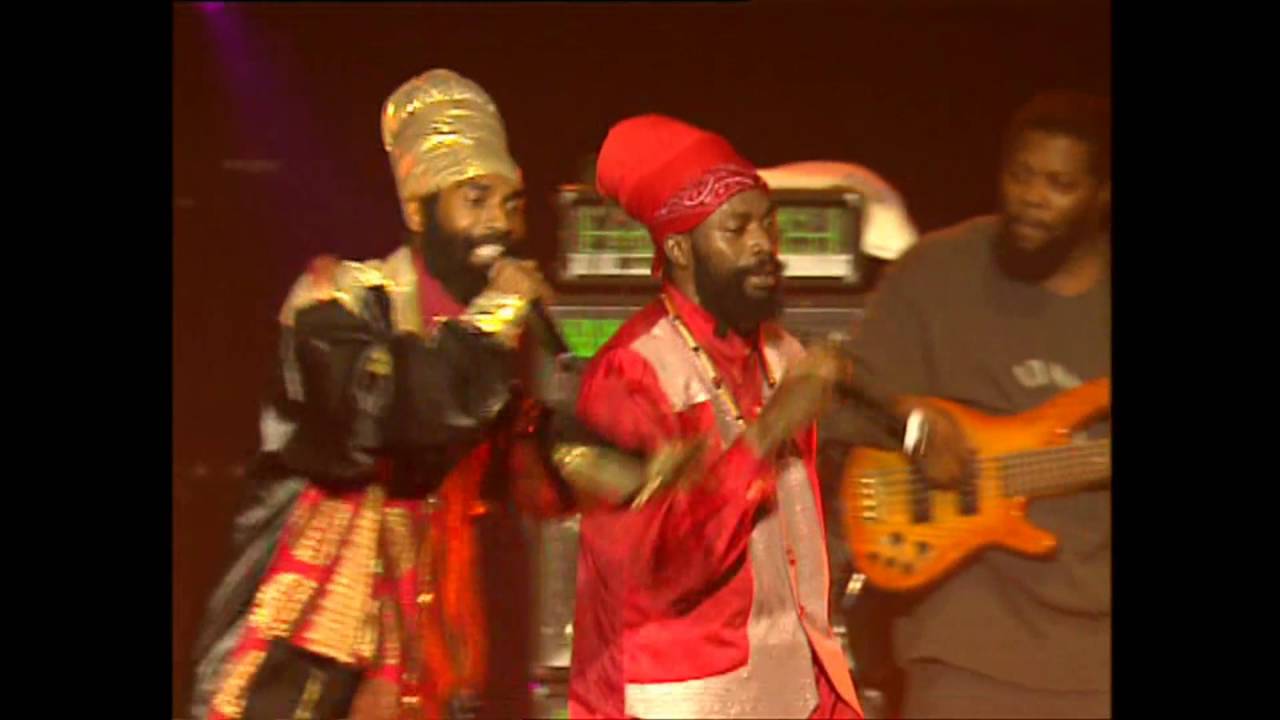 Capleton - Crazy Look ft. Moses I Paris Zénith 2003 - YouTube