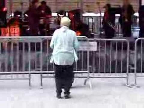 Funny Old Lady dancing salsa @ Looptopia - YouTube