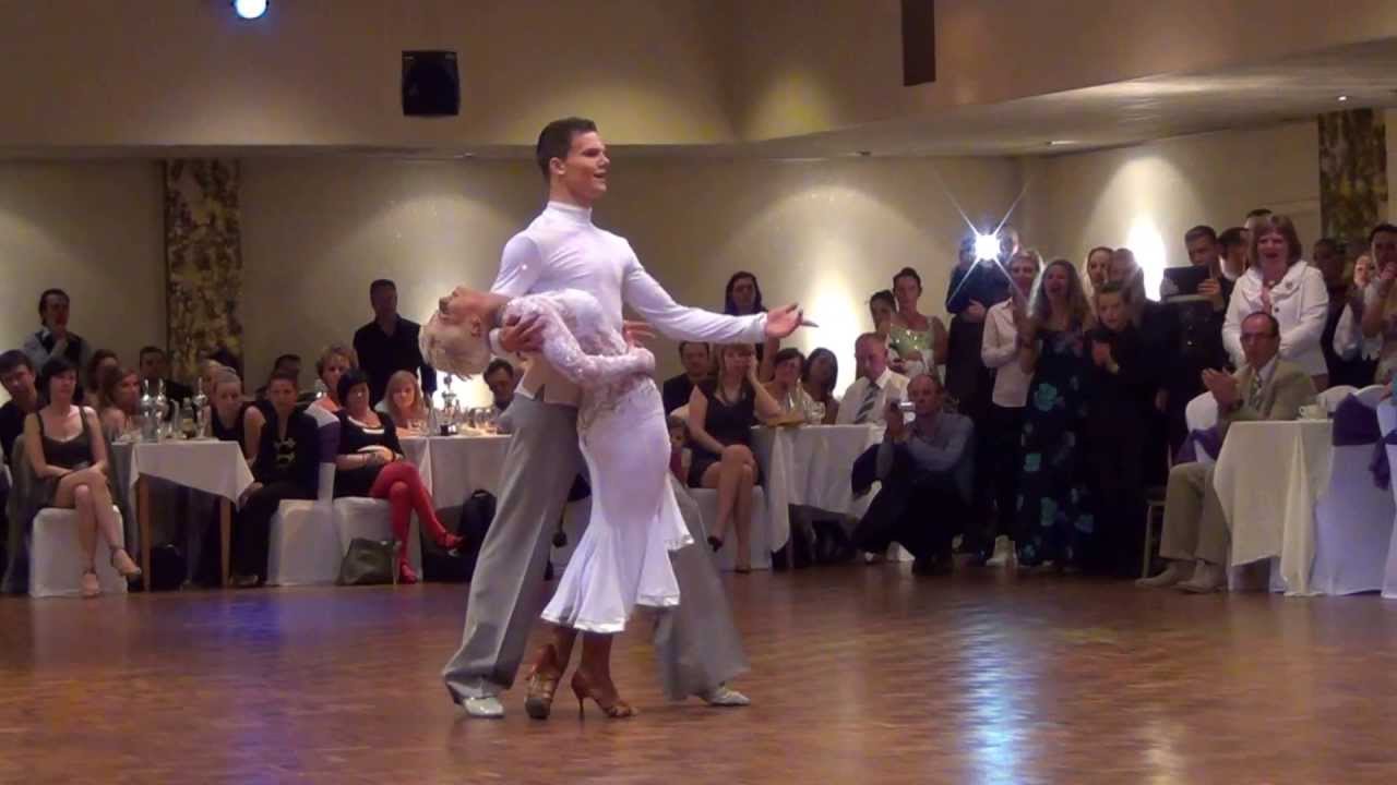 Dancepoint - BK Latin 2013 - Demo Laura & Frank - Cha Cha - YouTube