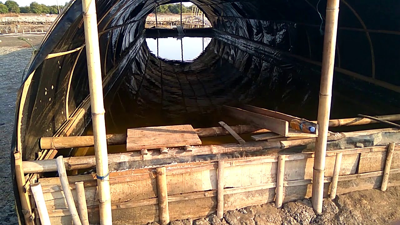 PEMBUATAN GARAM FARMASI SISTEM TUNNEL DI KEDUNGMUTIH DEMAK - YouTube