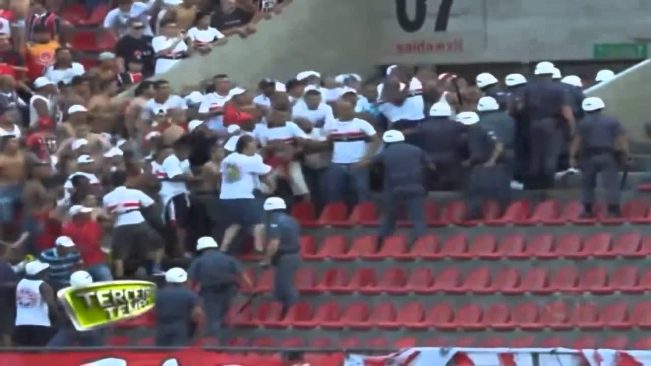 Briga de Torcida Organizada do São Paulo x Policia Militar - YouTube