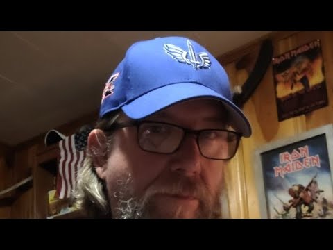 Unboxing and hooking up CD player... - YouTube