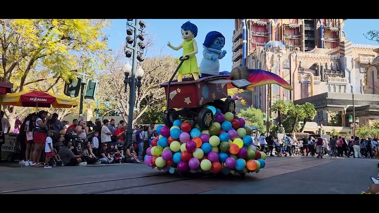 Pixar Parade Disneyland California Adventure. - YouTube