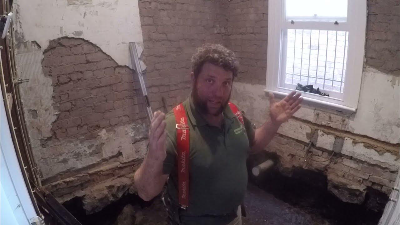 How to hand dig foundations ? - YouTube