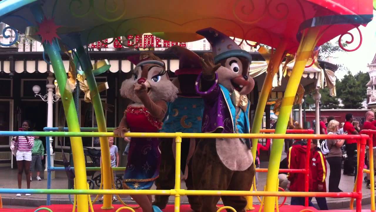 Disney land Paris train parade - YouTube