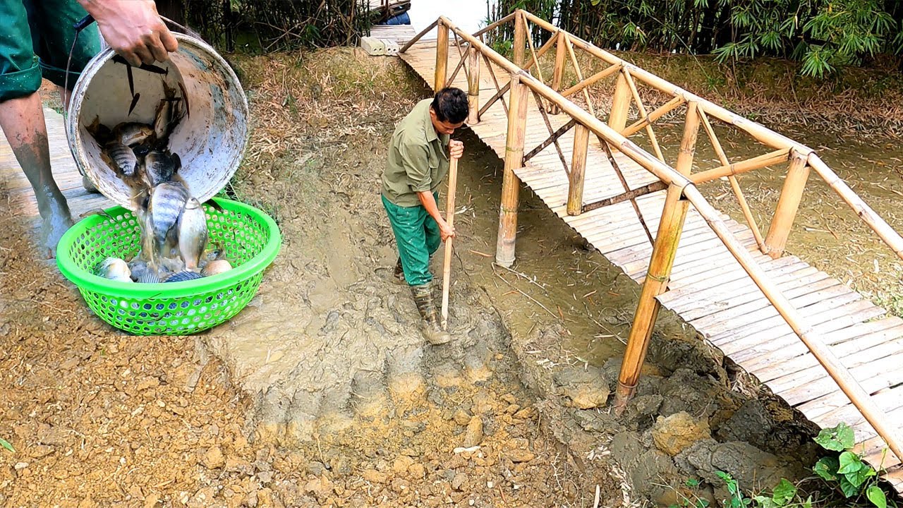 Renovating, re-digging the pond to raise fish, a hard day, wild ...