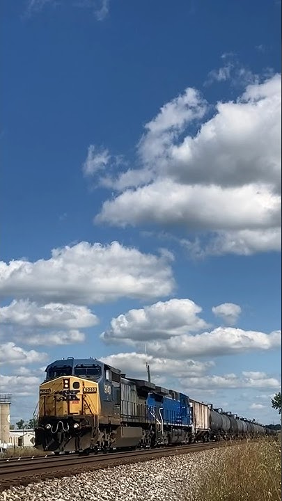 CSX 9040 and CEFX 1042 leads CSX B780 in Nappanee Indiana - YouTube