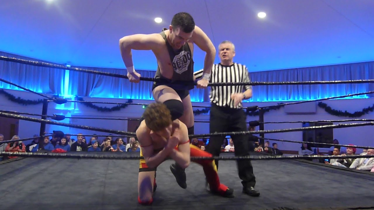 Danny Chase vs Brett Hero - House of Pain Wrestling - 28/12/2019 - YouTube