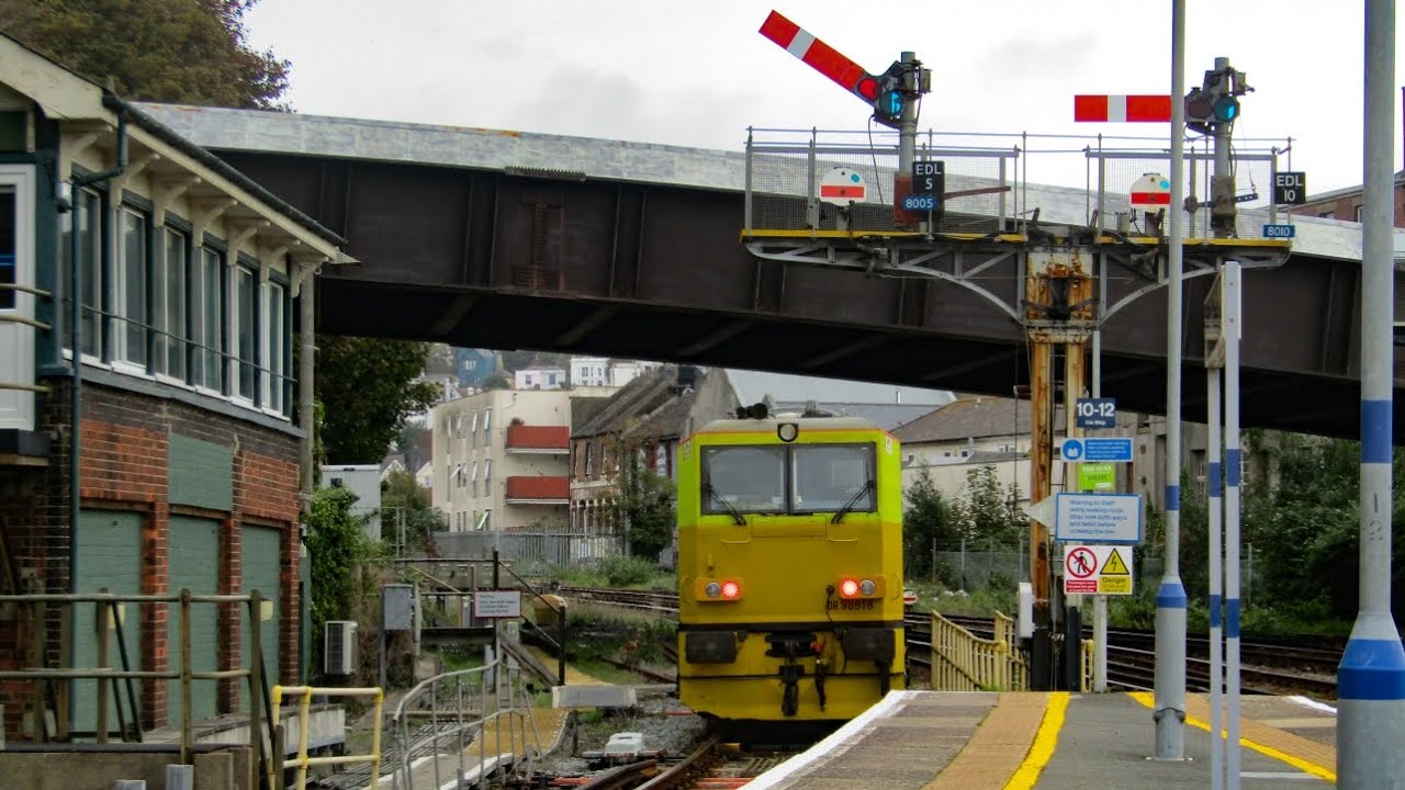 Network Rail MPVs on 'Leaf-busting' RHTT duties at Hastings (01/10/2023 ...