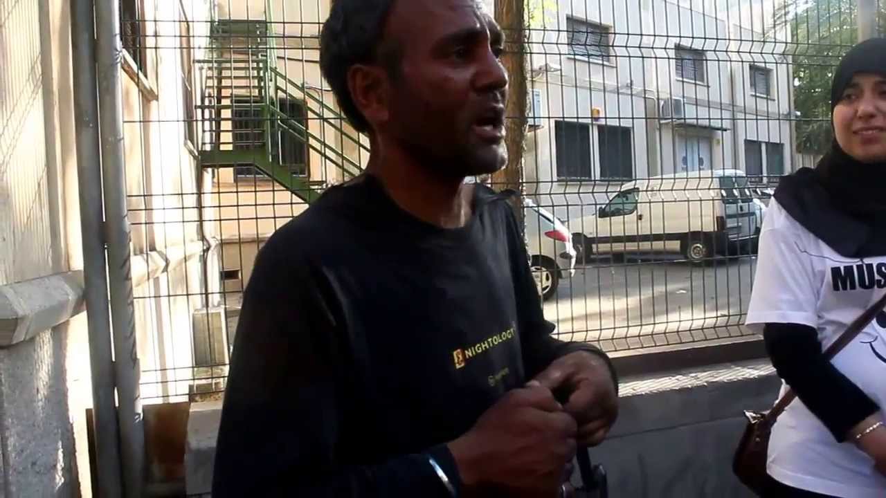 Make Homeless Smile - Barcelona (Spain) - YouTube