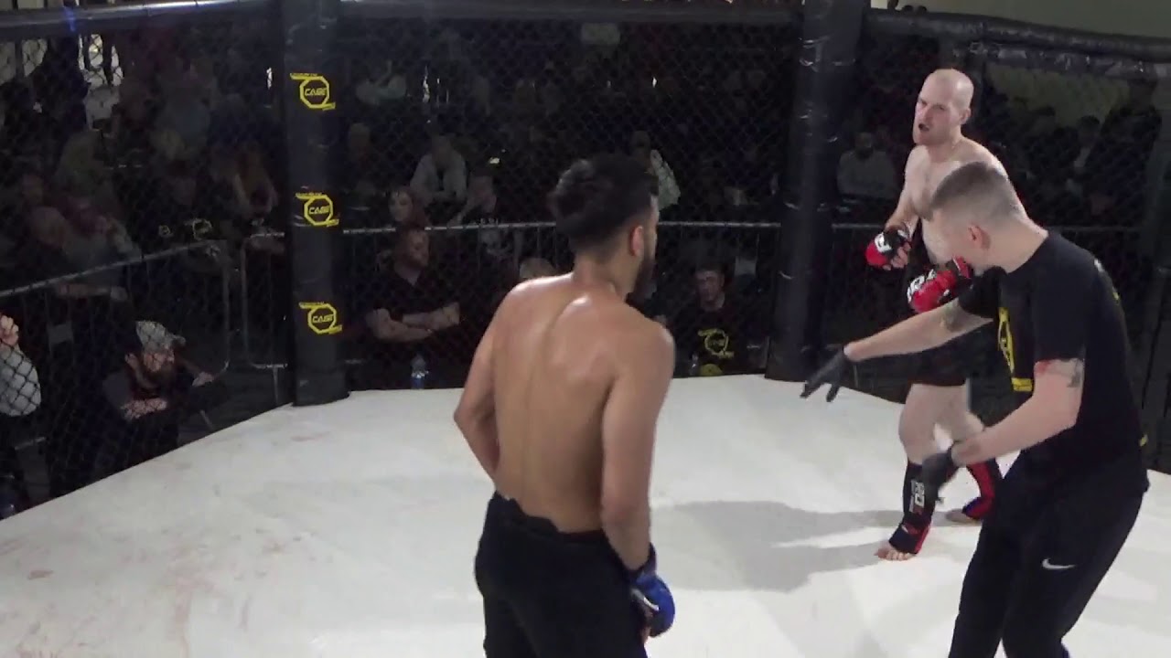Charity Cage Wars Manchester - Gareth Hyde vs Danyl Khan (7-3-20) - YouTube